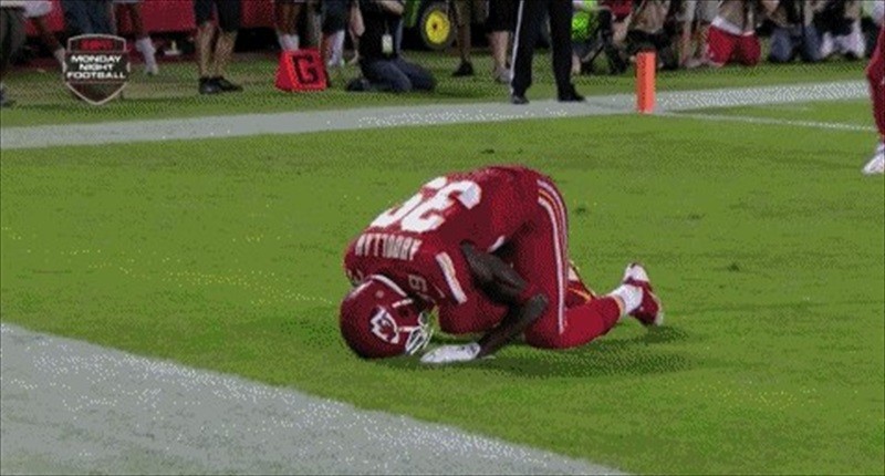 NFL Muslim player get’s penalised for prayer – The Muslim Debate Initiative